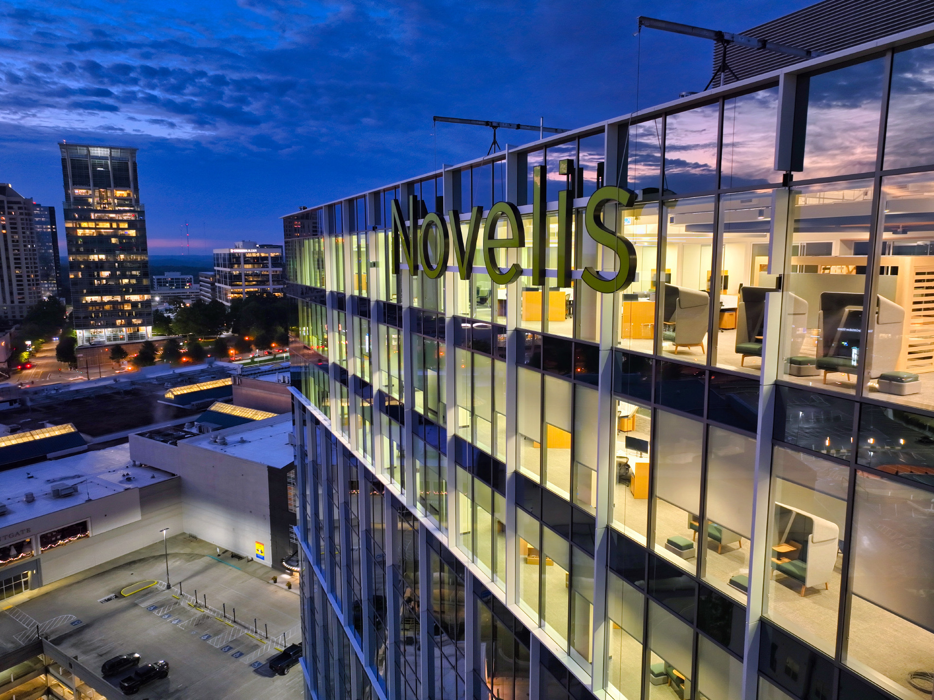 Novelis eröffnet neue Firmenzentrale im One Phipps Plaza